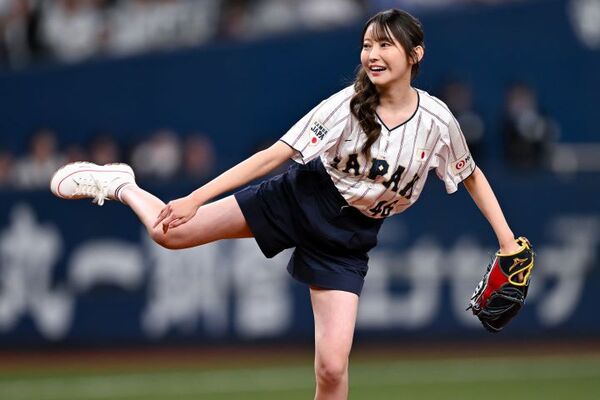 「気持ちのこもった一球」21歳アイドルの夢が叶った始球式 : 乃木坂ステーション